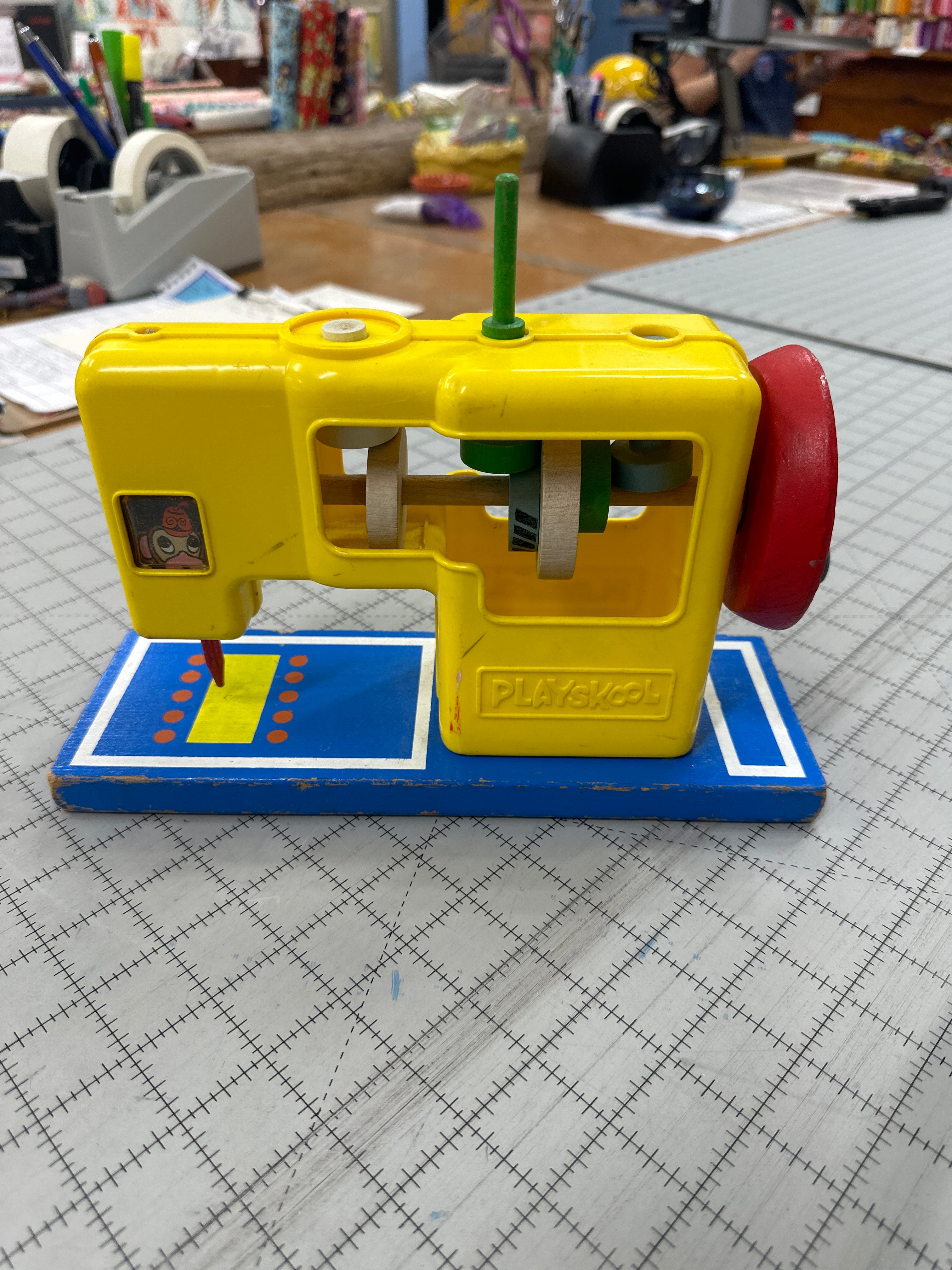 VINTAGE PLAYSKOOL PRETEND 1960'S SEWING MACHINE WOODEN AND PLASTIC ...
